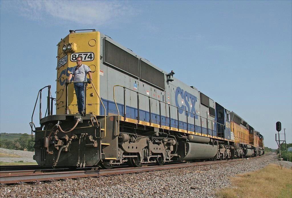 CSXT 8574